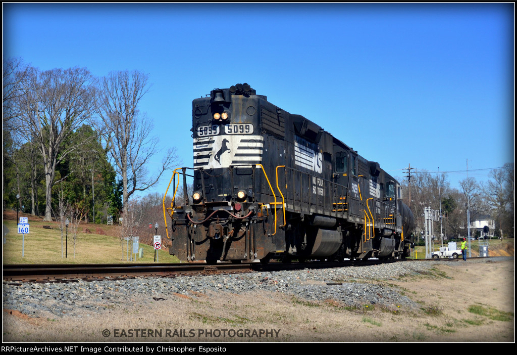 NS GP38-2 5099 leads P36